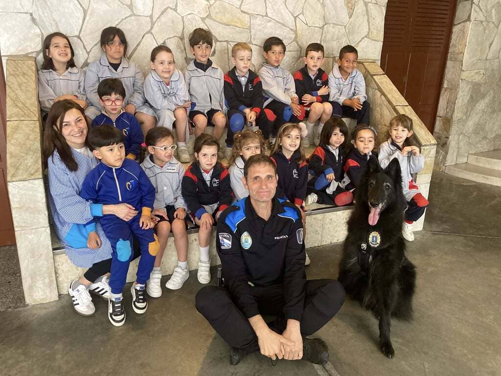 Visita de Bico, el perro policía, dentro del proyecto Emergencia 112 de ...